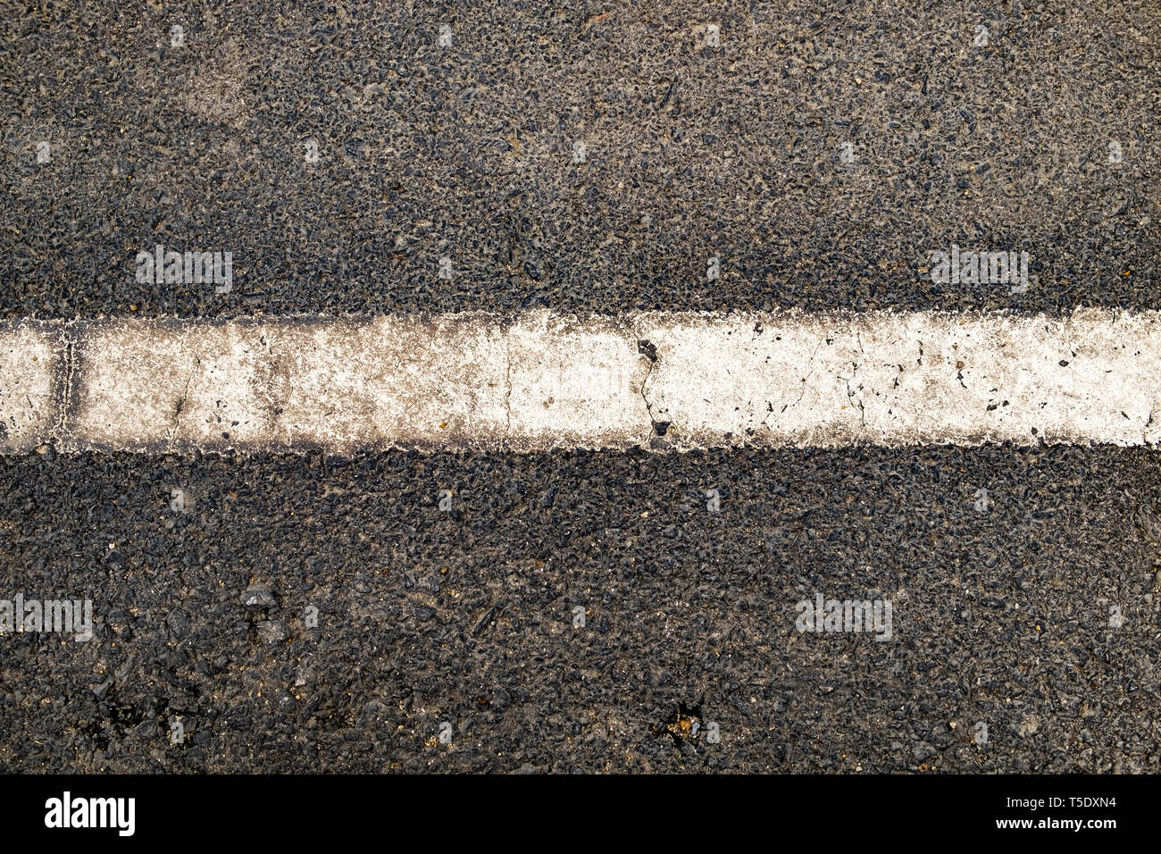 White line on black road textured background Stock Photo - Alamy