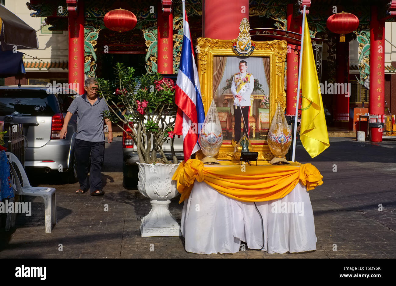 Portrait of King Maha Vajiralongkorn at Kuan Yin Shrine, Chinatown ...