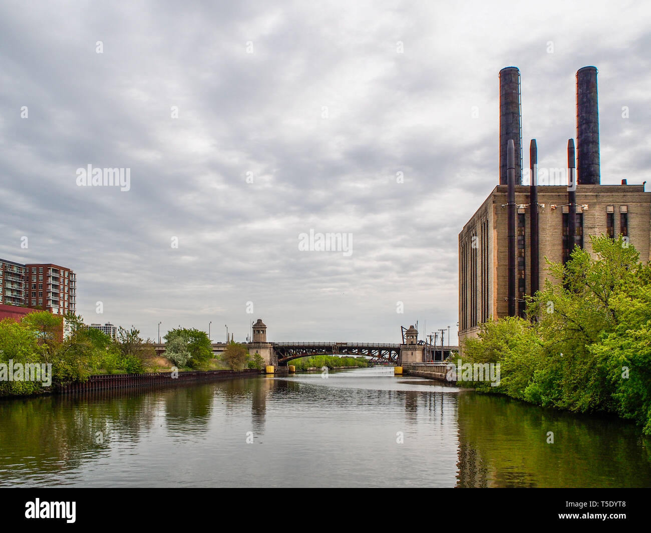 Factory in the Chicago river in United States Stock Photo - Alamy