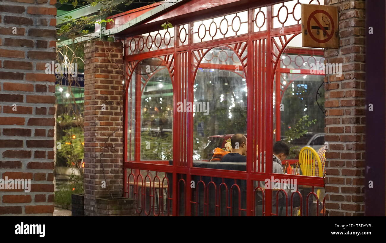 Cafe table separation hi-res stock photography and images - Alamy