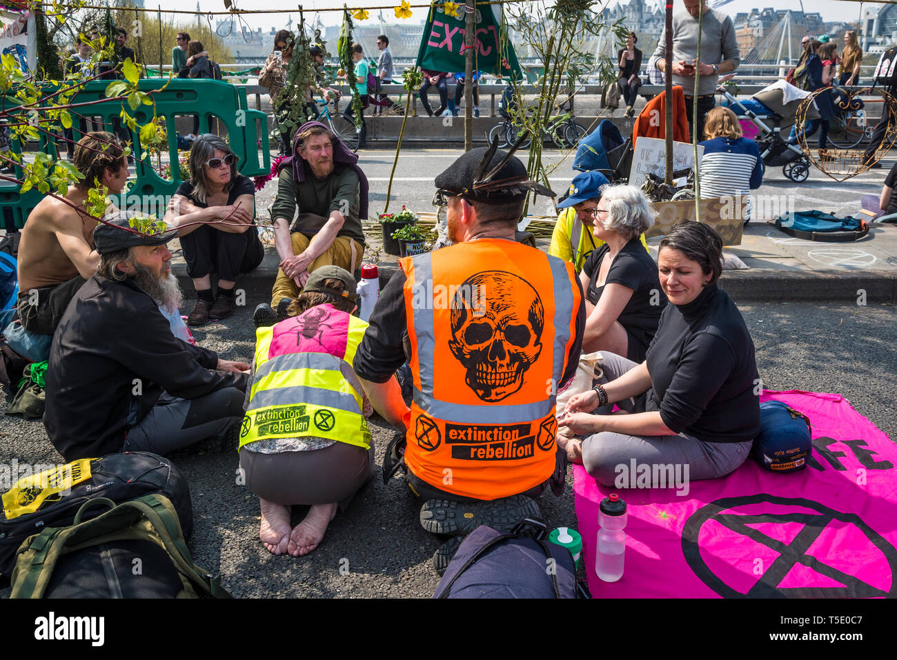 Extinction Rebellion protest on Waterloo Bridge, Man with Extinction ...