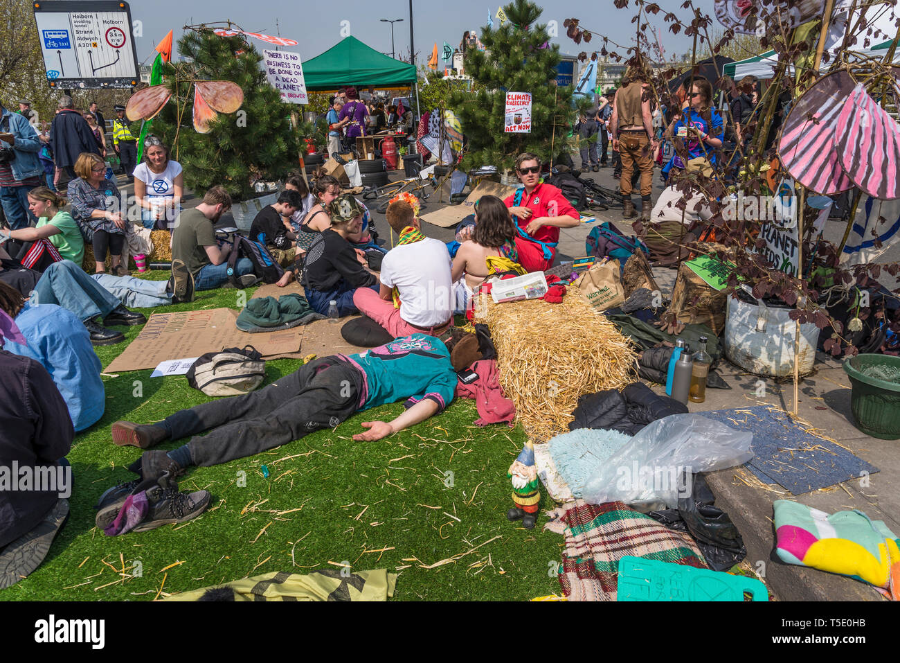 Extinction Rebellion protest on Waterloo Bridge, London, UK Stock Photo ...
