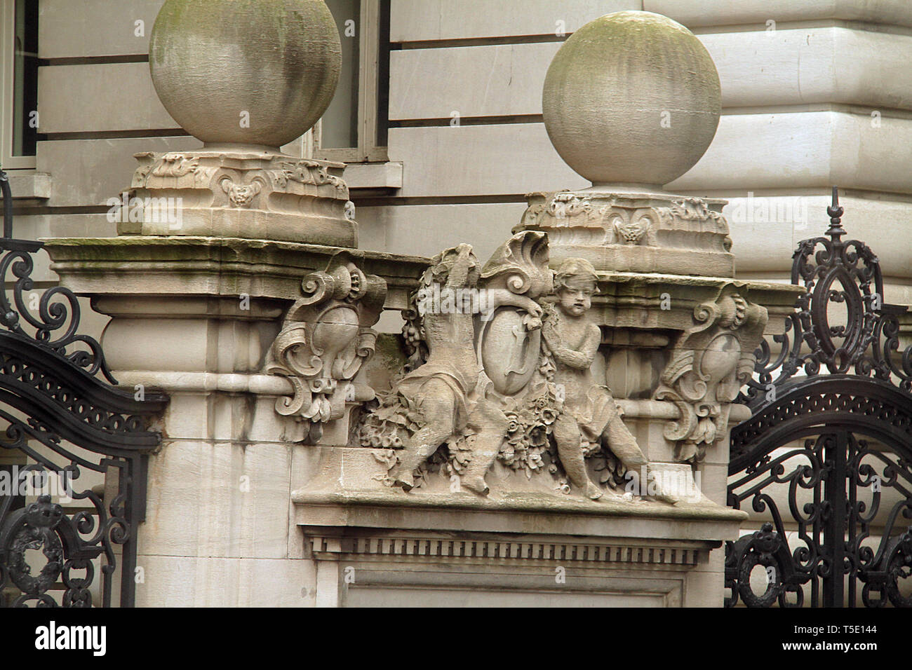 Classic nyc architecture hi-res stock photography and images - Alamy