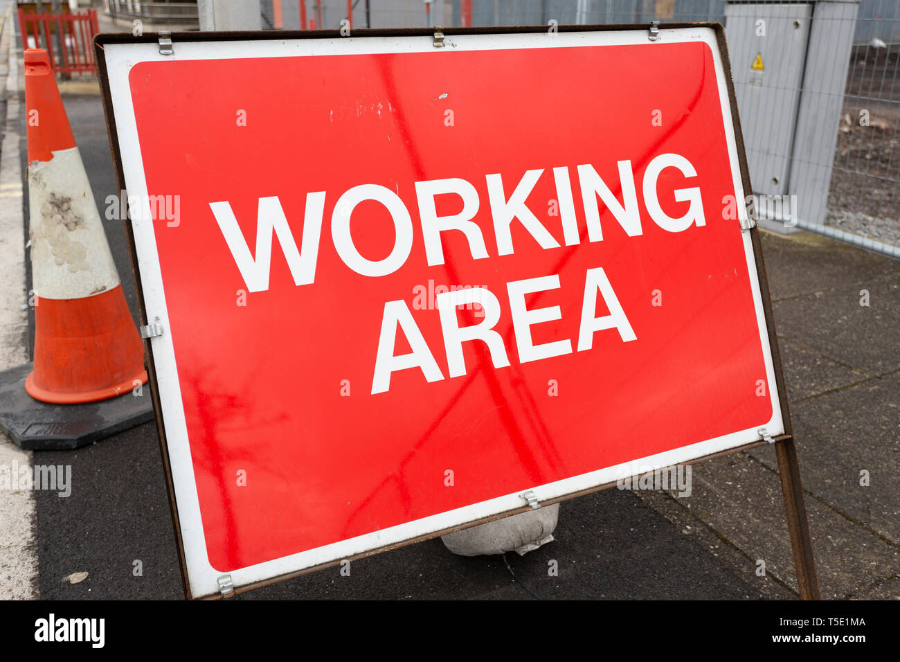 Men at work sign hi-res stock photography and images - Alamy