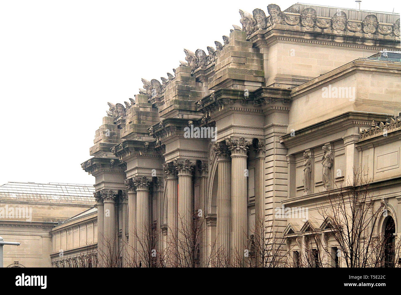 Metropolitan museum of art facade hi-res stock photography and images ...