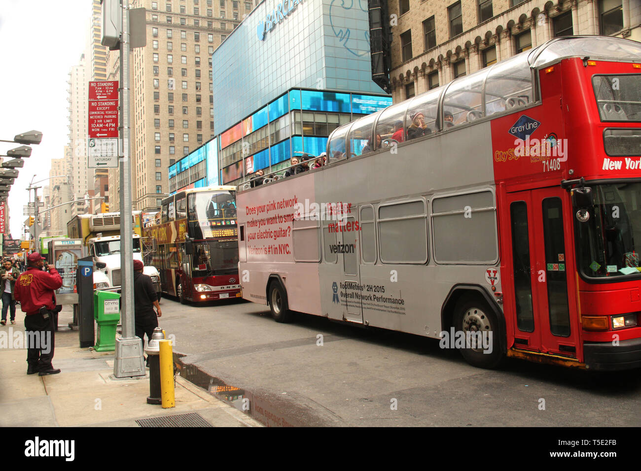 Busvertising hi-res stock photography and images - Alamy