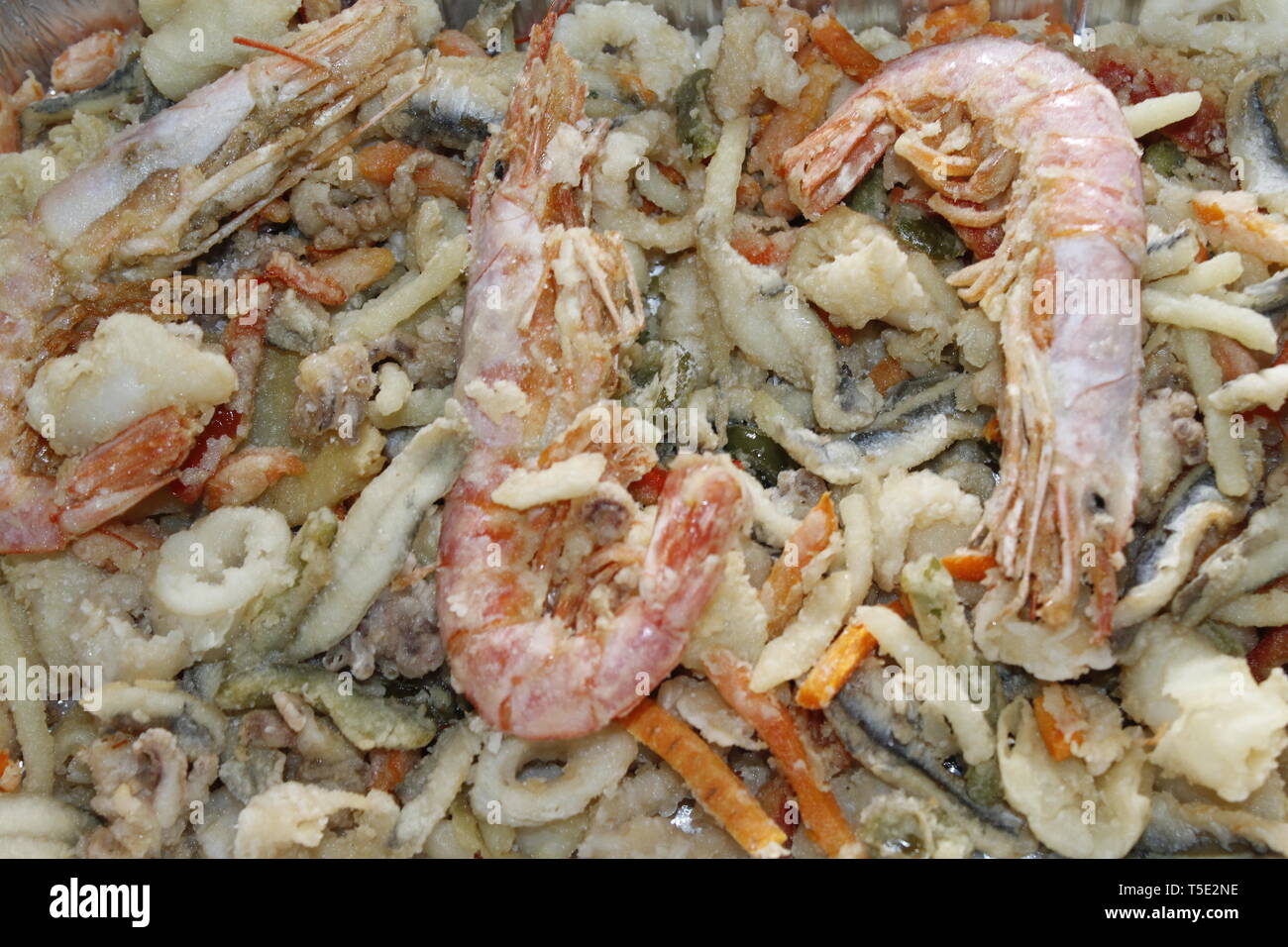 Mixed fried prawns and squid hi-res stock photography and images - Alamy