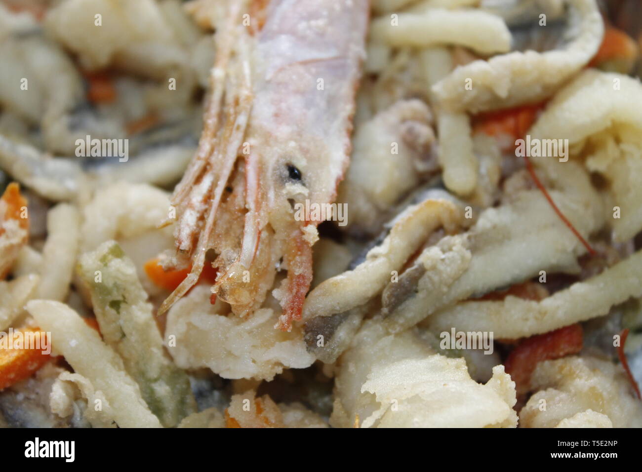 Mixed fried prawns and squid hi-res stock photography and images - Alamy