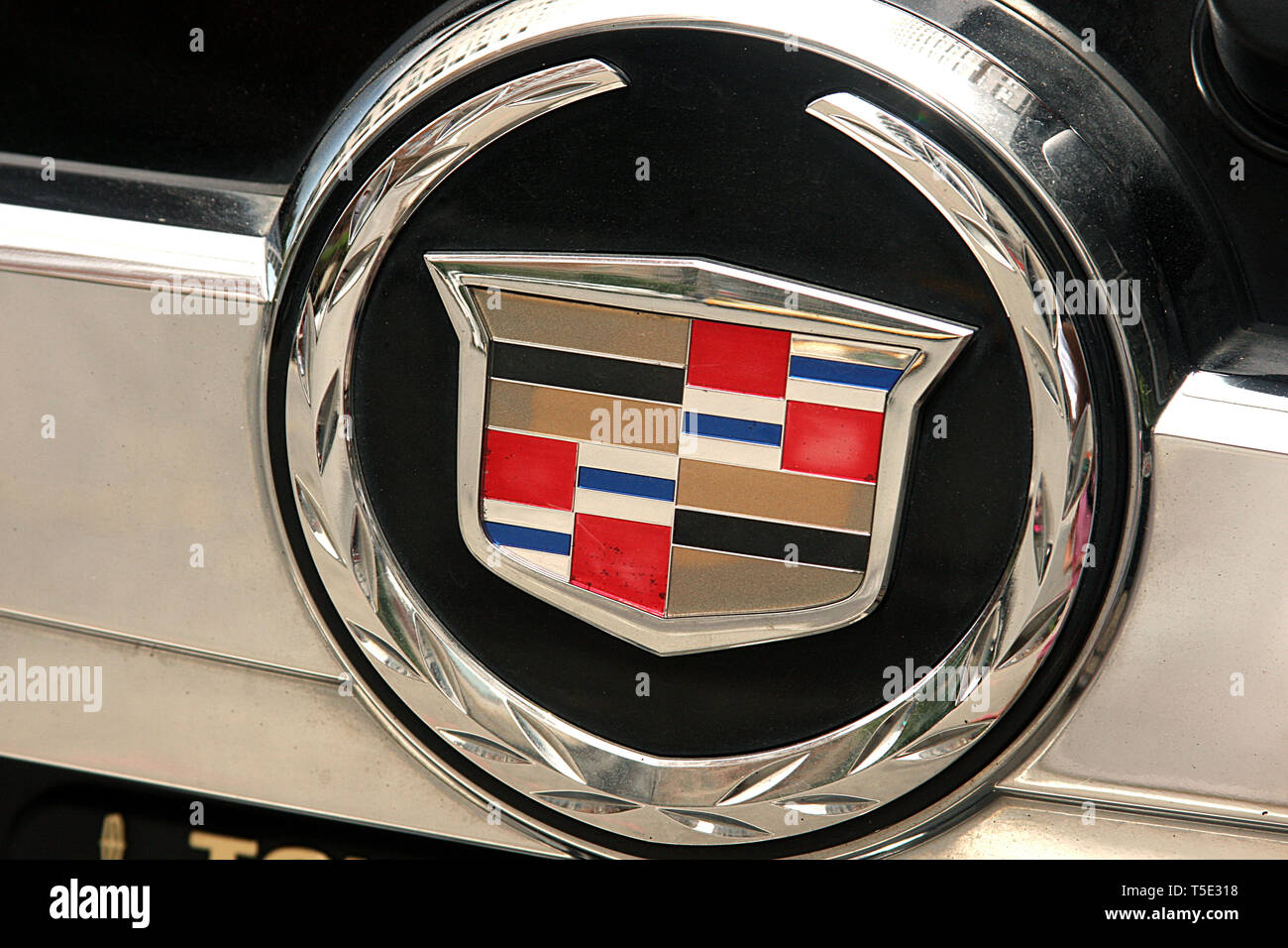 Cadillac emblem hi-res stock photography and images - Alamy