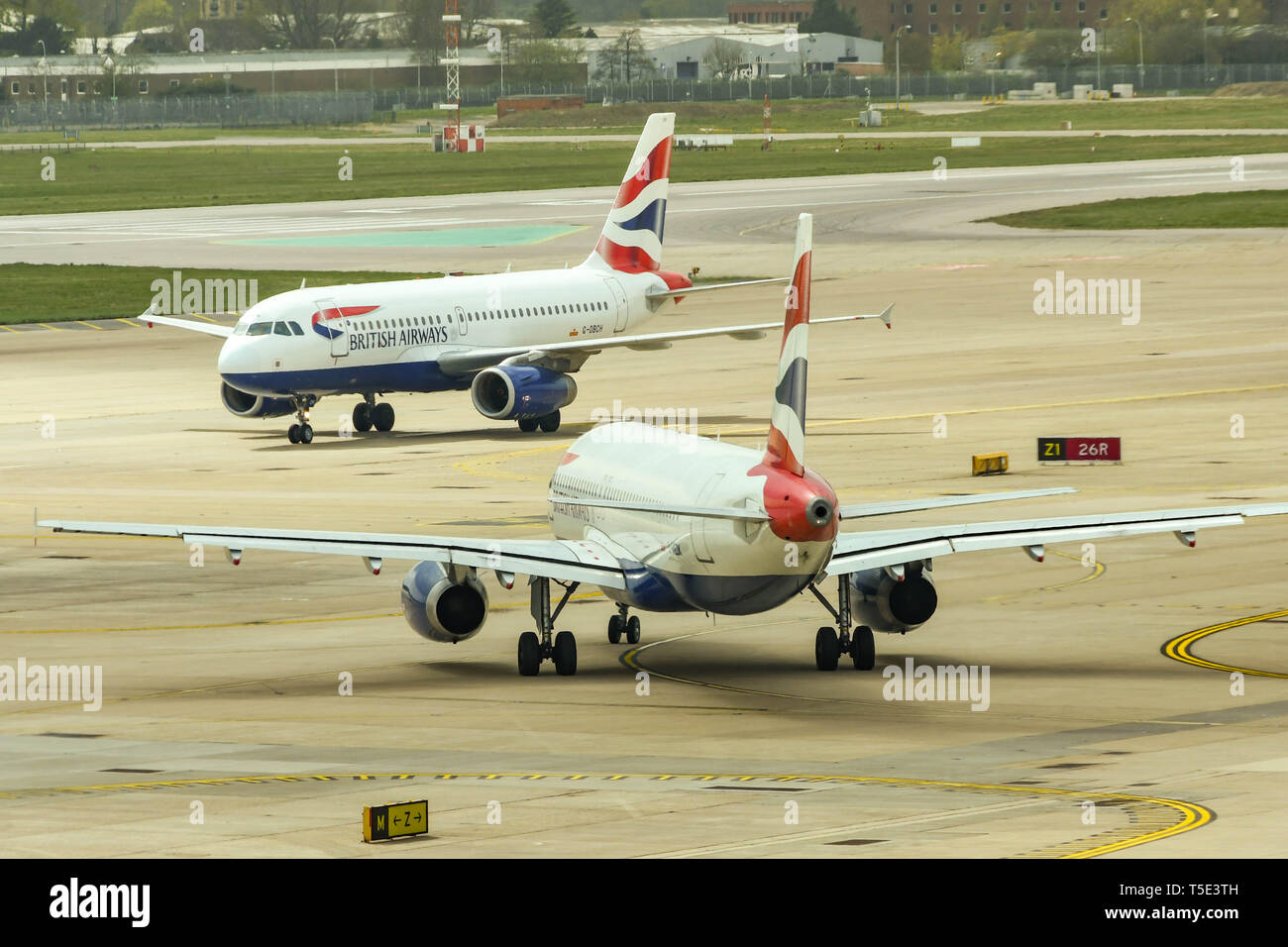 Two british airways planes hi-res stock photography and images - Alamy