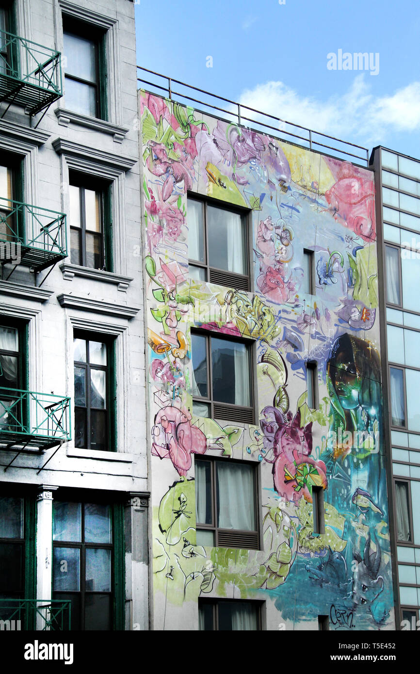 Buildings painted murals in downtown hi-res stock photography and ...