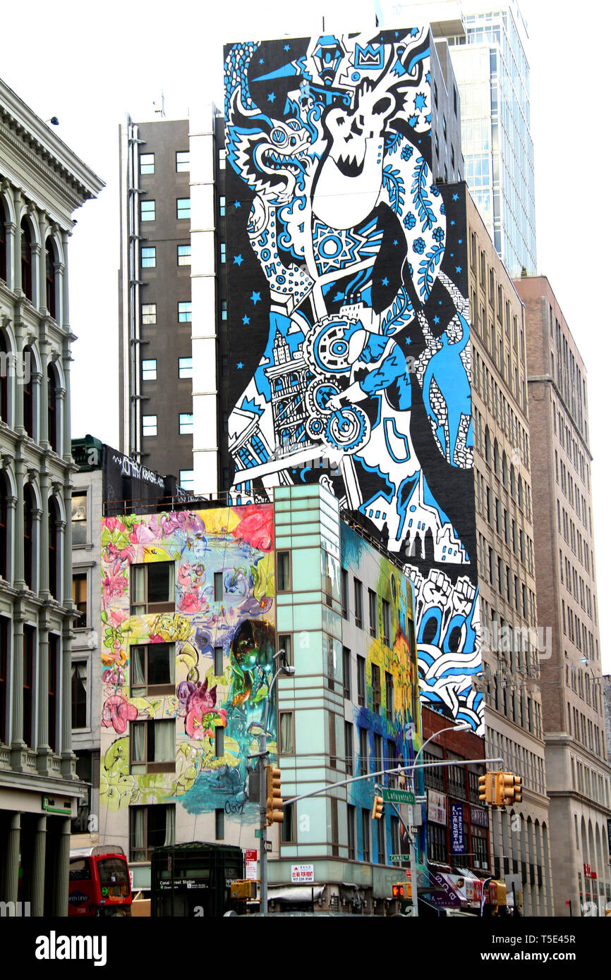 Buildings painted murals in downtown hi-res stock photography and ...