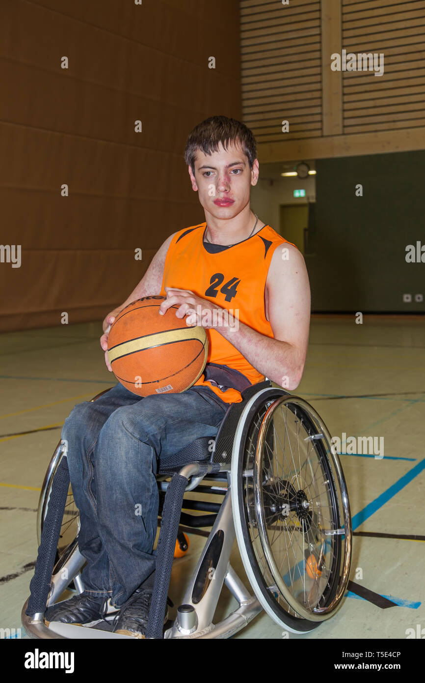 Boy in wheelchair basketball hi-res stock photography and images - Alamy