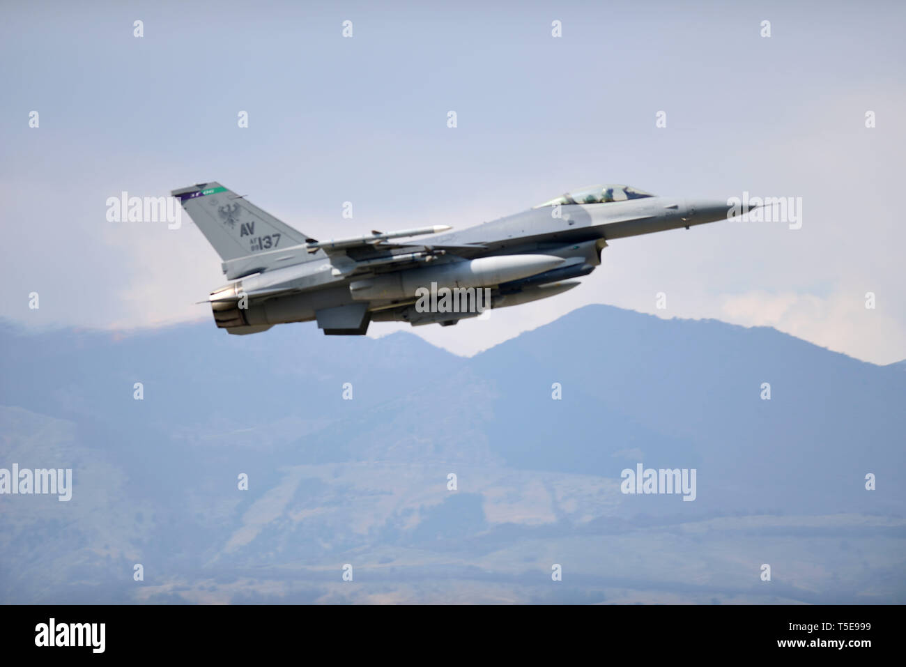 An F-16 Fighting Falcon from the 31st Operations Group gains altitude ...