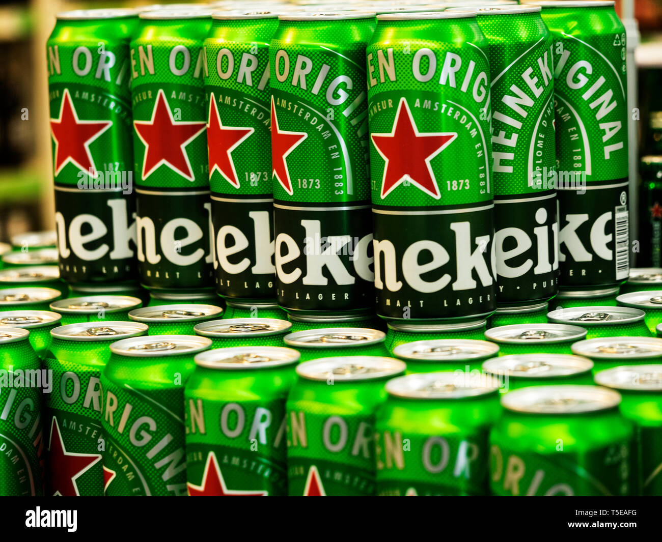 Cans of Heineken beer at a supermarket Stock Photo - Alamy