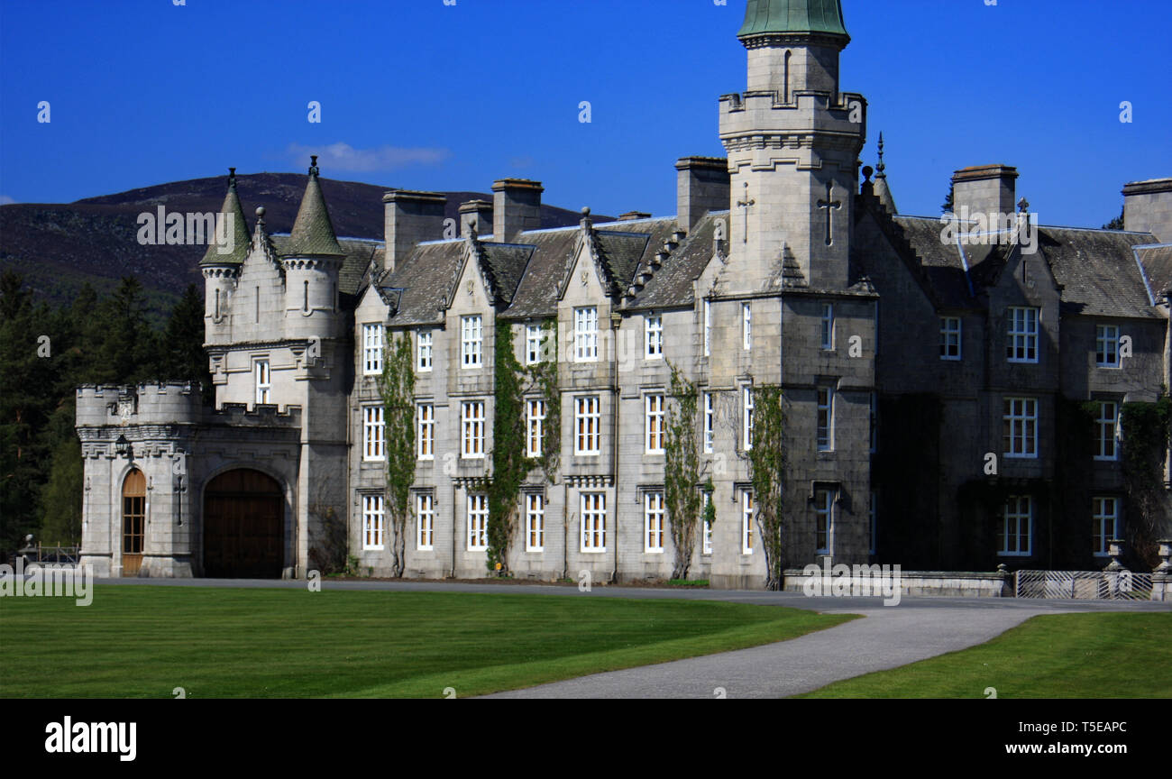 Balmoral castle scotland hi-res stock photography and images - Alamy