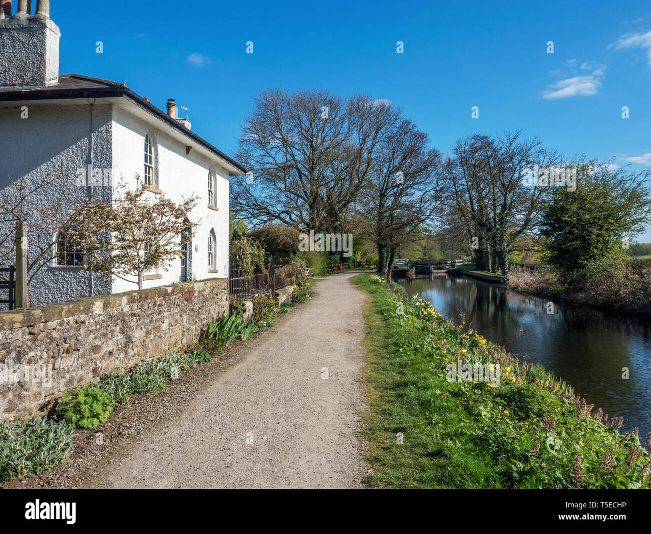 Rhodesfield lock ripon canal hi-res stock photography and images - Alamy
