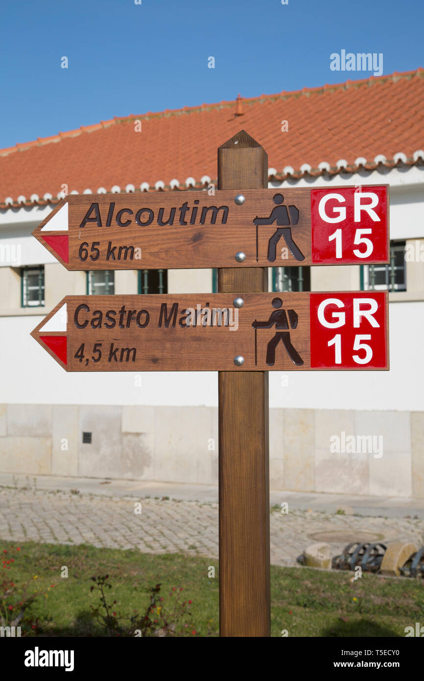 Algarve trekking hi-res stock photography and images - Alamy