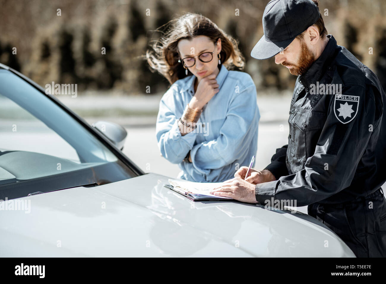 Police issuing a fine hi-res stock photography and images - Alamy
