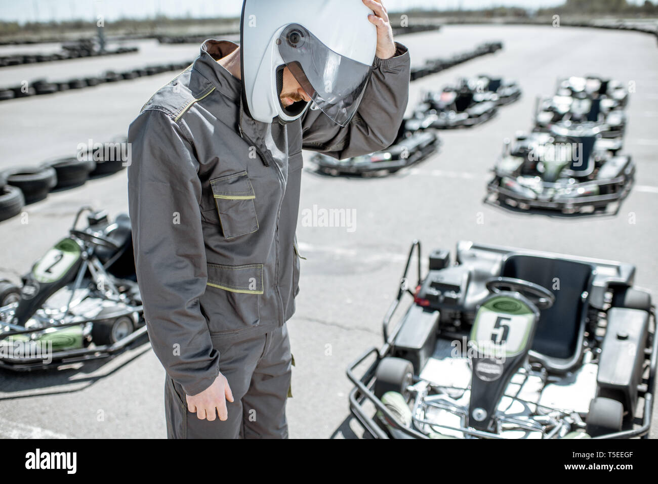 Despair racer in sportswear feeling sad standing as a loser on the go ...