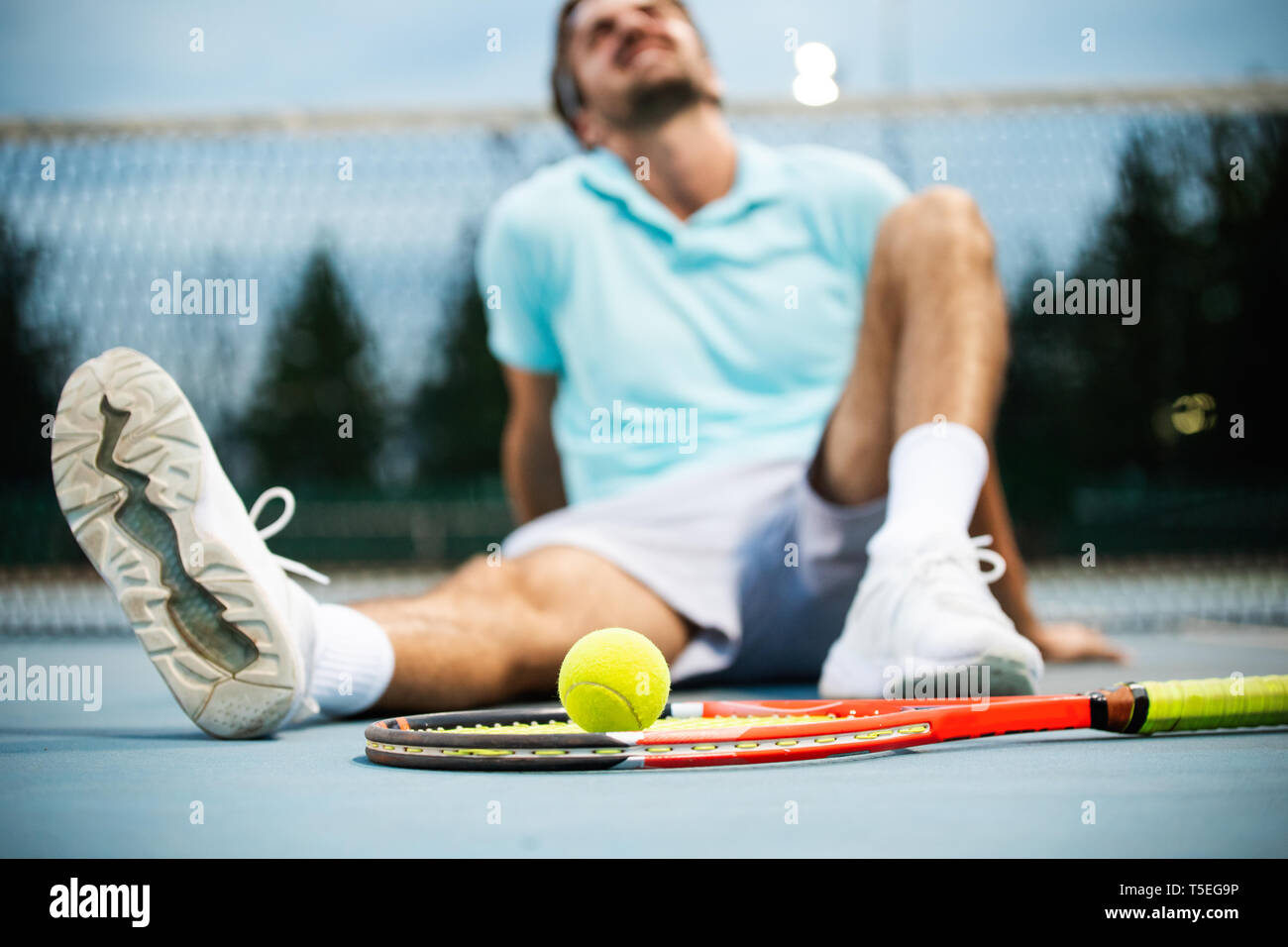 Tired tennis player man on tennis court with racket Stock Photo - Alamy