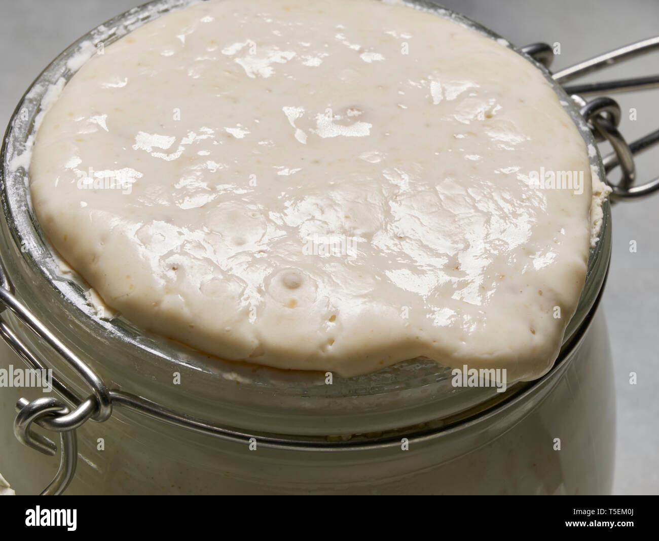 Poolish hi-res stock photography and images - Alamy