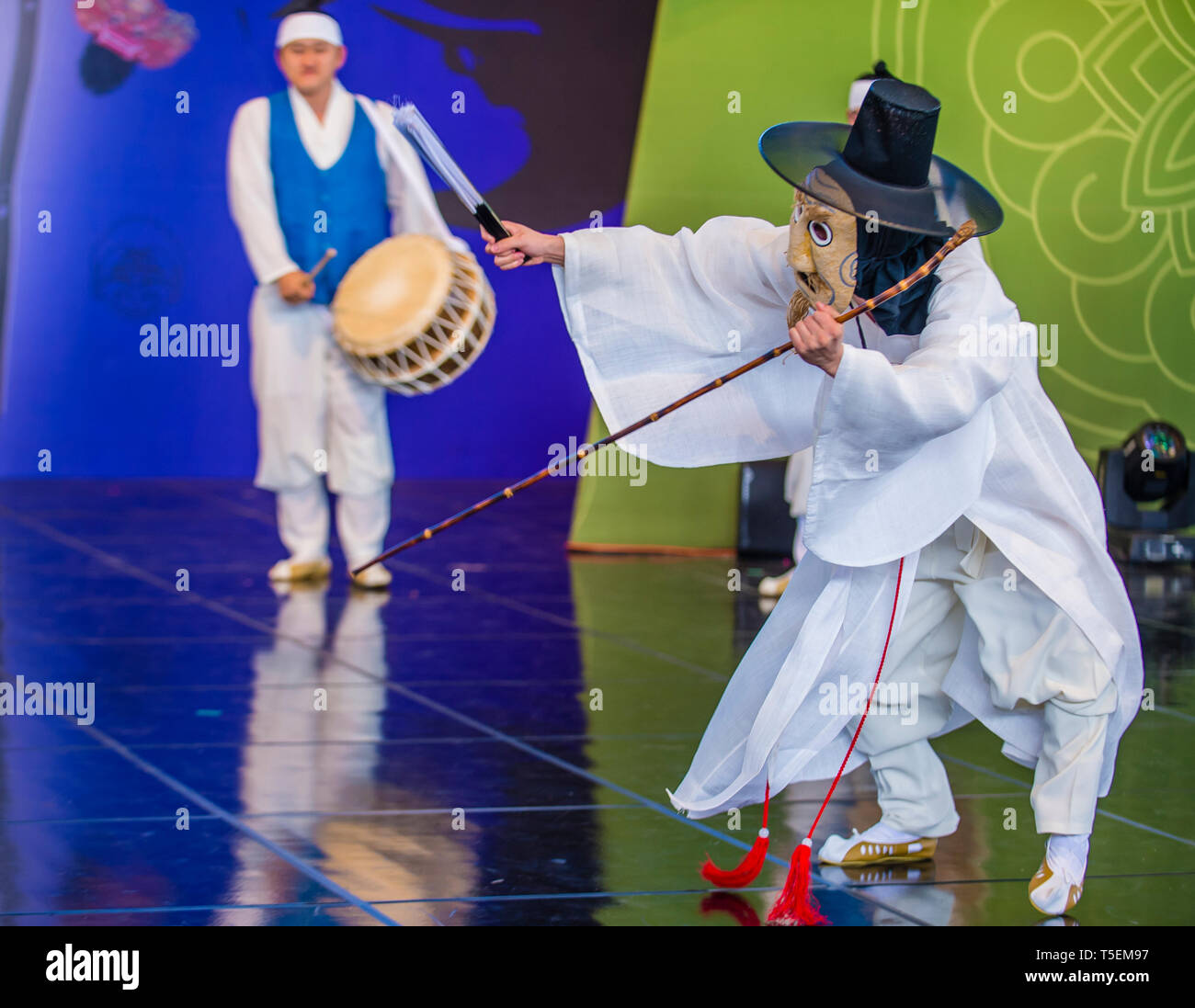 Actors performing the traditinal Korean Maskdance at Andong South Korea ...