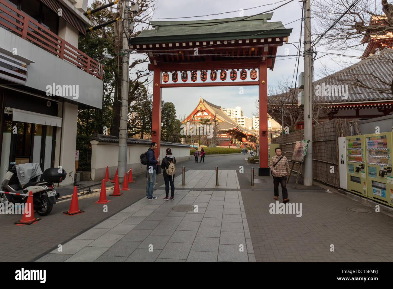 Edo style crafts hi-res stock photography and images - Alamy