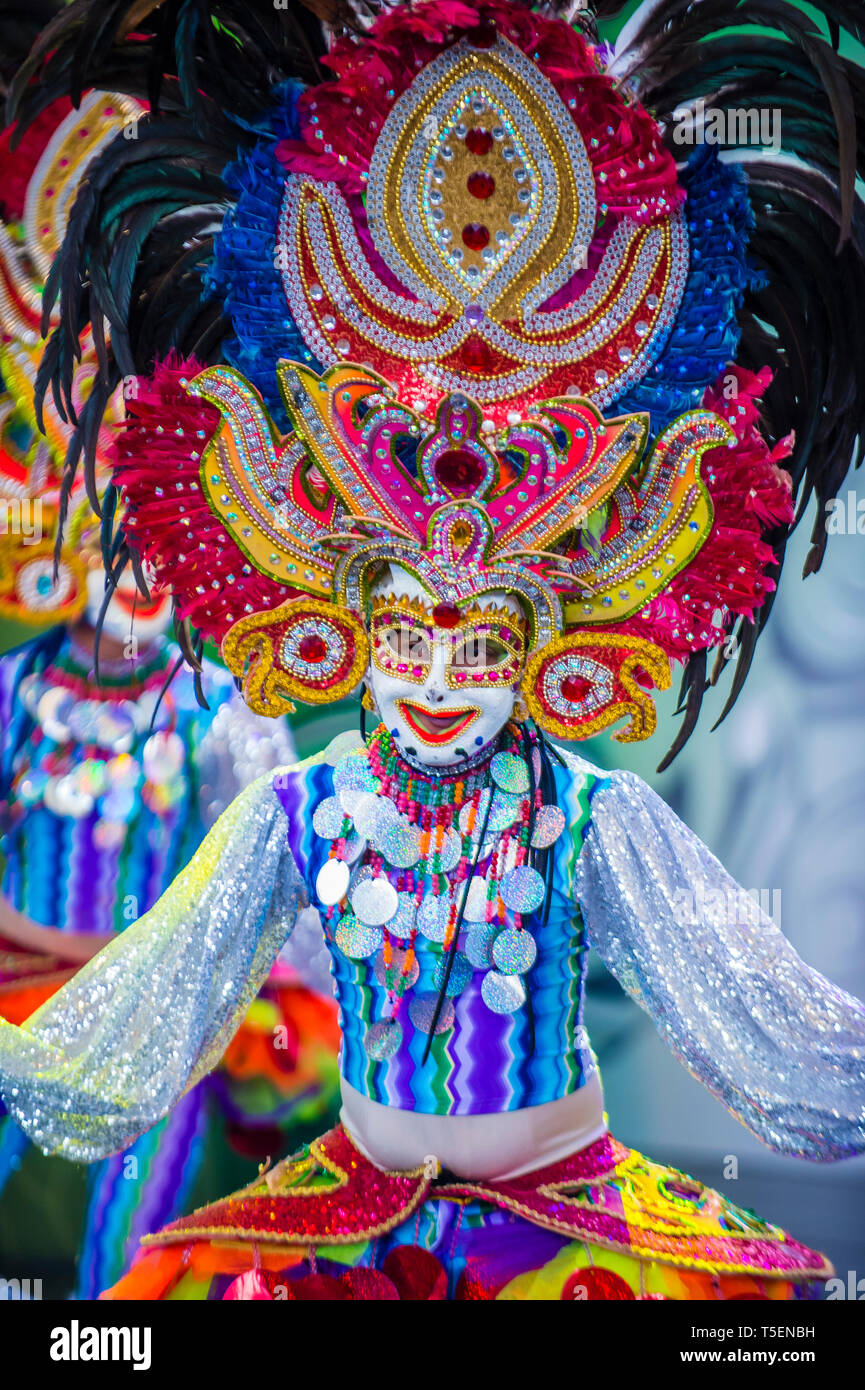 Traditional filipino folk dance hi-res stock photography and images - Alamy