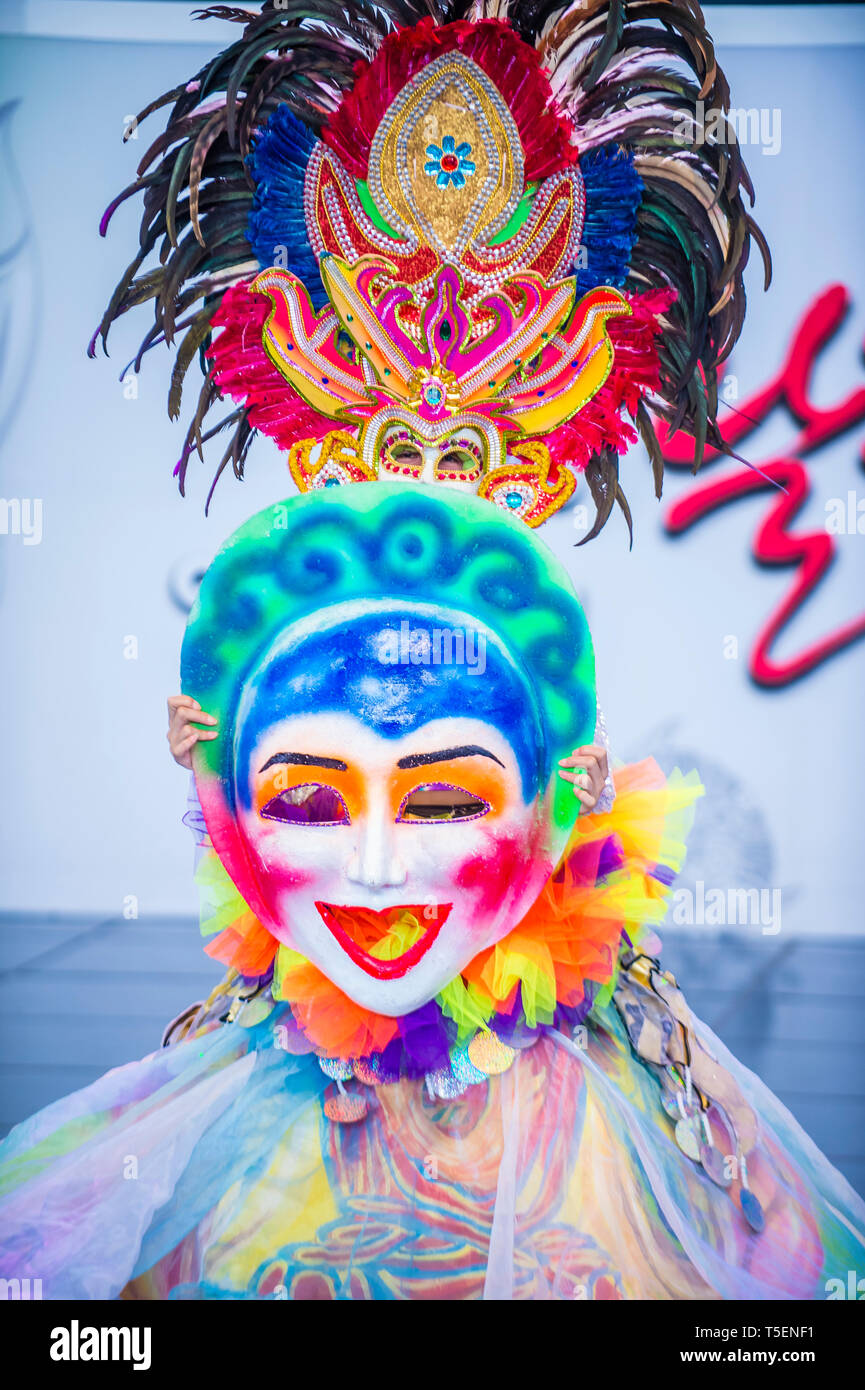 Traditional filipino folk dance hi-res stock photography and images - Alamy