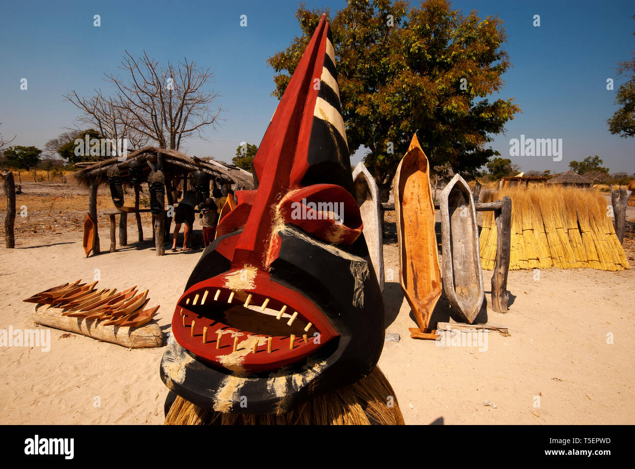 African handicraft hi-res stock photography and images - Alamy
