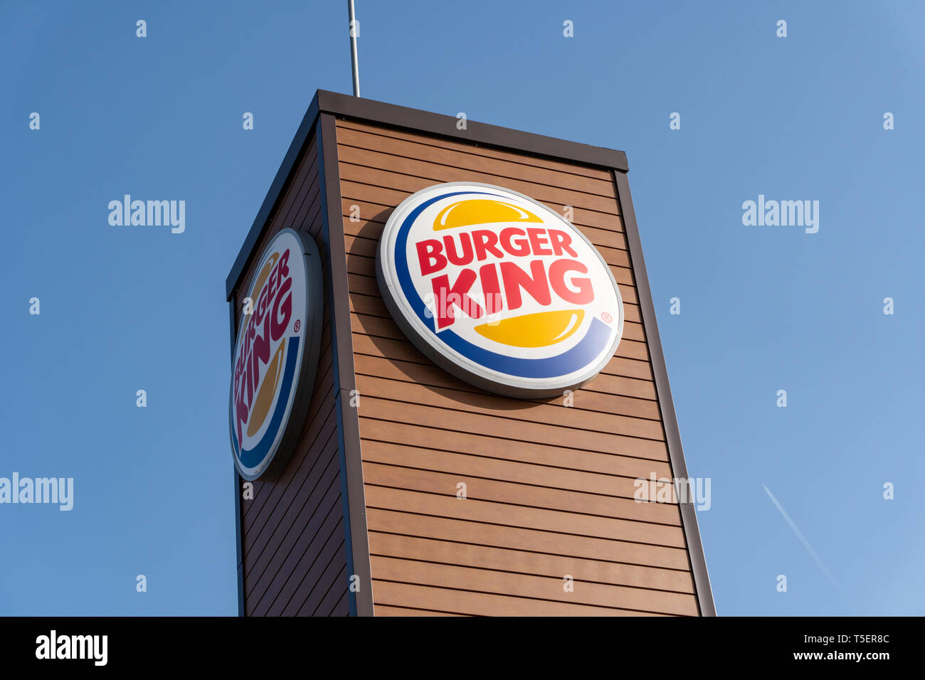 Burger king sign hi-res stock photography and images - Alamy