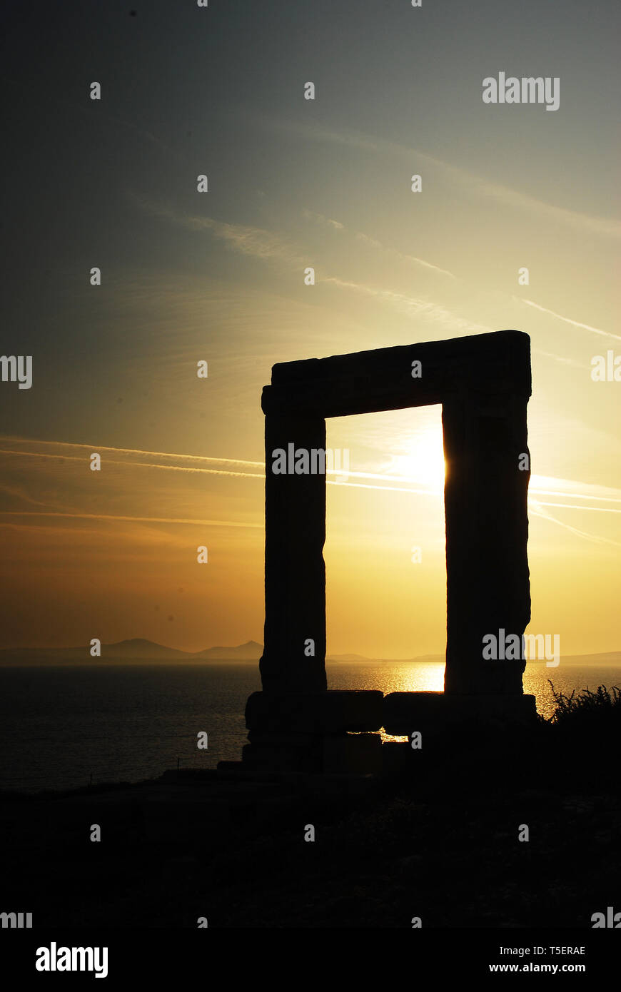 Naxos arch apollo greece hi-res stock photography and images - Alamy