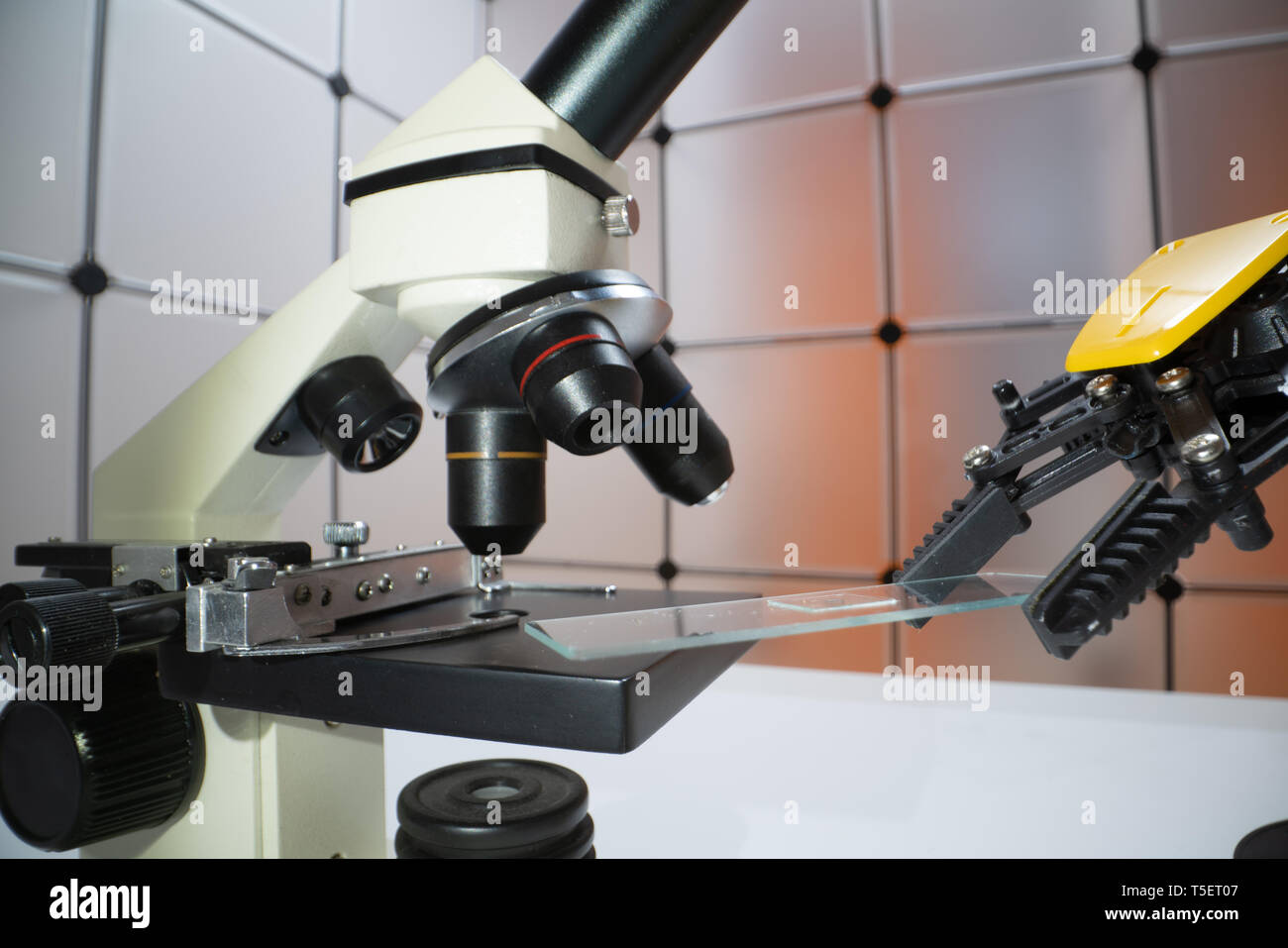 Microscope slide in robot arm and science microscope Stock Photo - Alamy