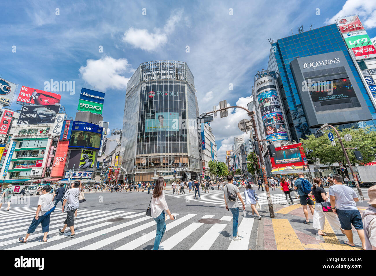 Shibuya - Tokyo, August 07, 2017 : Pedestrian cross at Shibuya Crossing ...