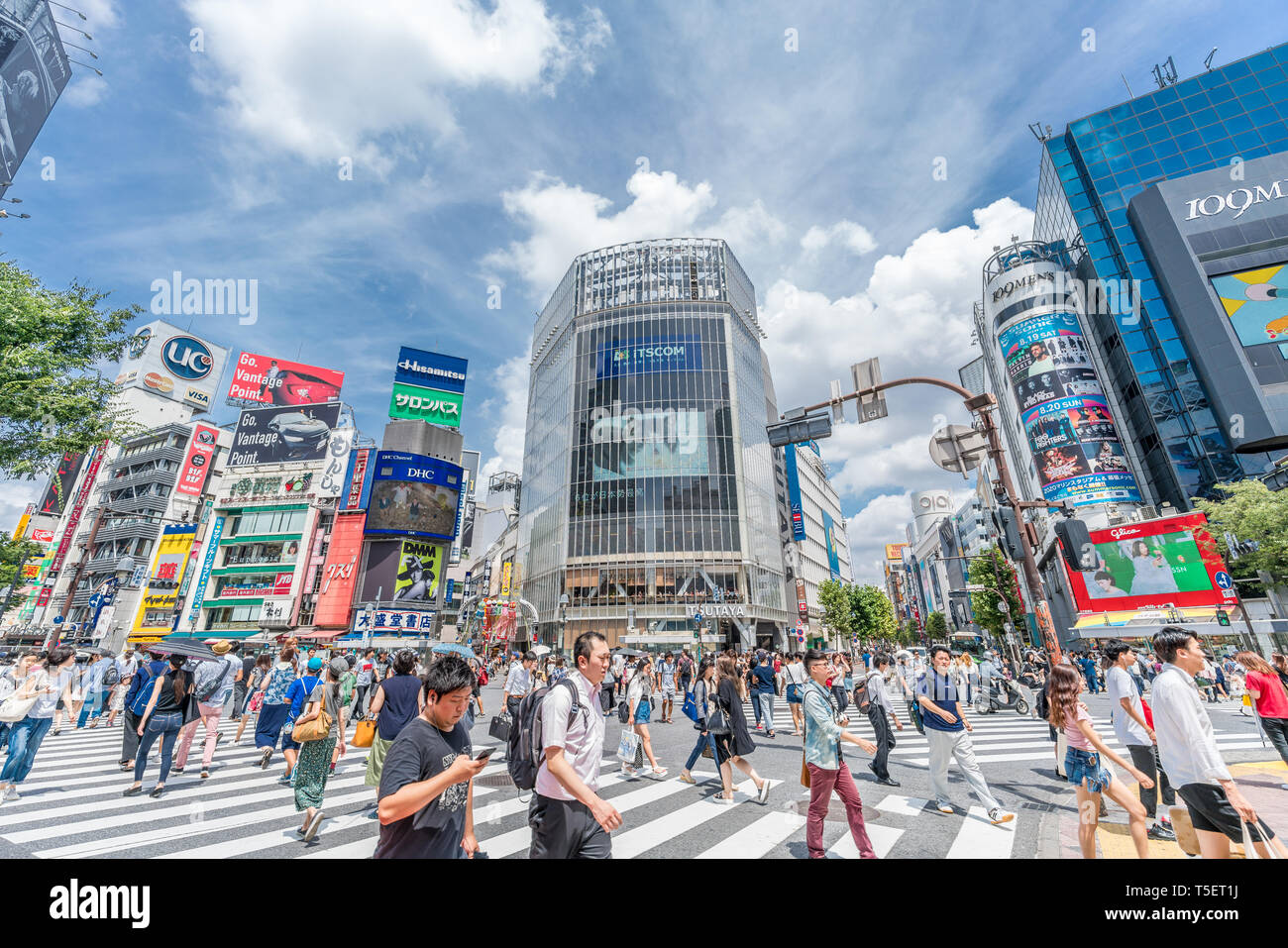 Shibuya - Tokyo, August 07, 2017 : Pedestrian cross at Shibuya Crossing ...