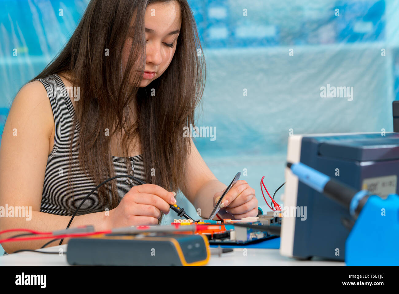 schoolgirl in electronics class Stock Photo - Alamy