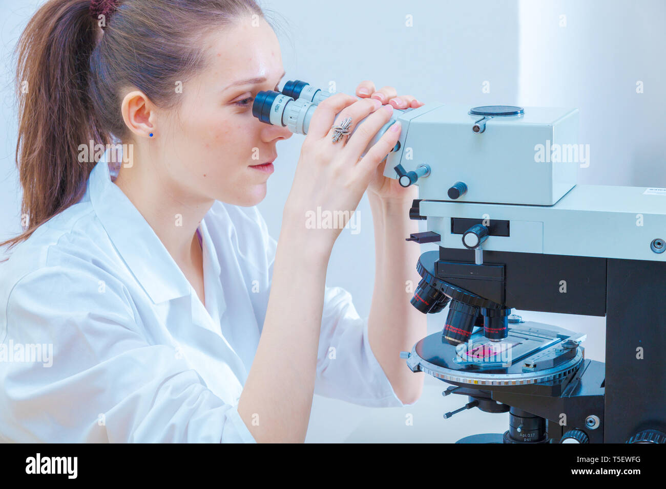 Polarizing microscope hi-res stock photography and images - Alamy
