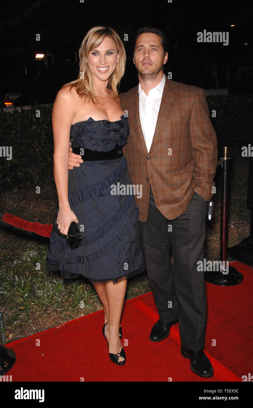 LOS ANGELES, CA. October 09, 2006: JASON PRIESTLEY & wife NAOMI LOWDE ...