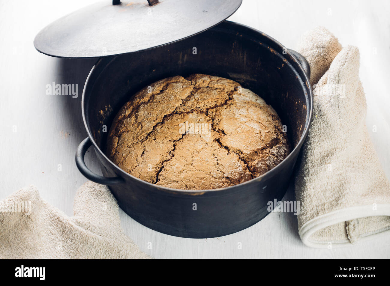 Cast in iron hi-res stock photography and images - Alamy