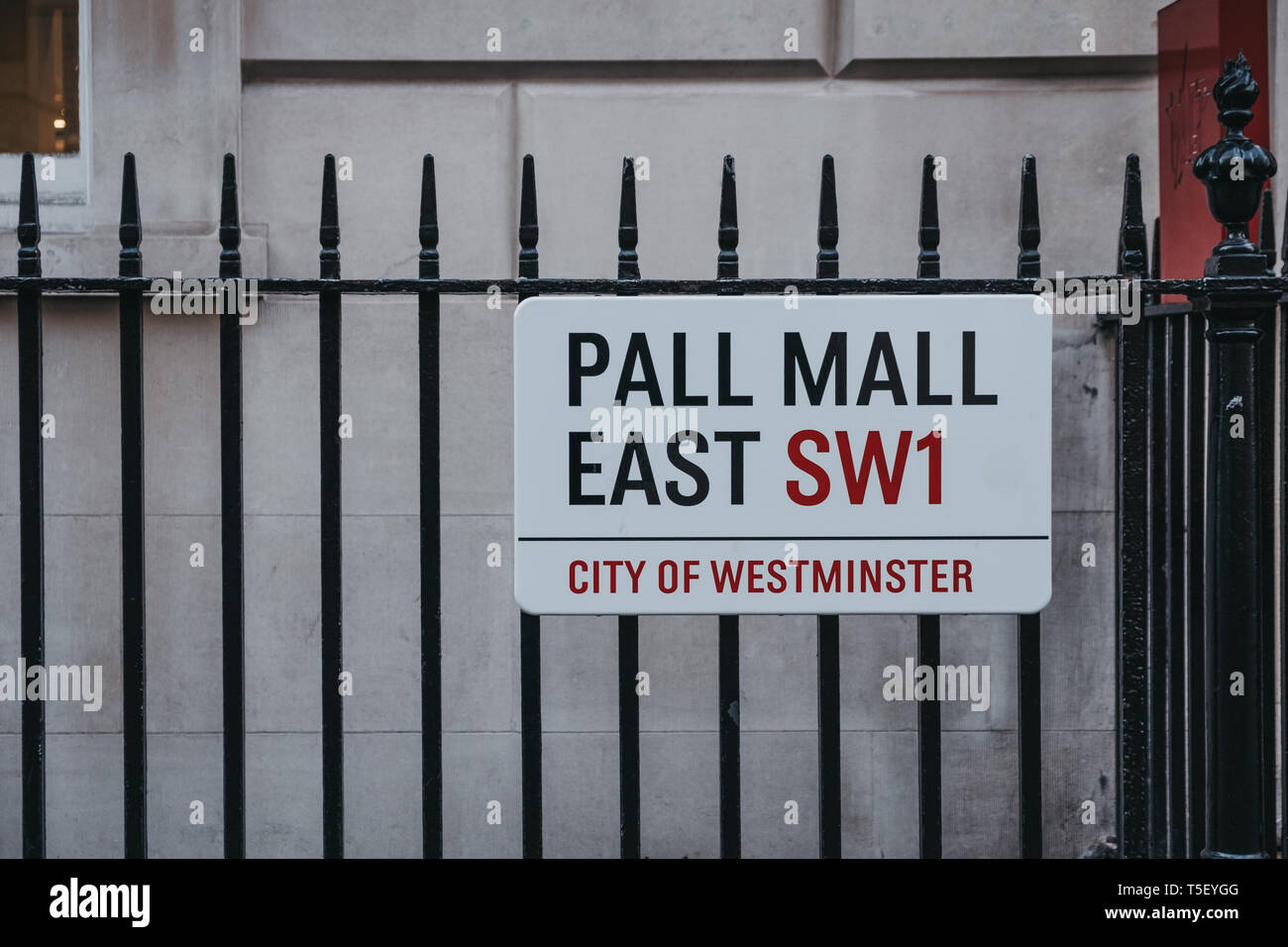 Pall mall road sign hi-res stock photography and images - Alamy