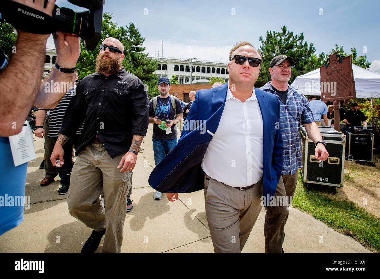 Alex jones infowars hi-res stock photography and images - Alamy