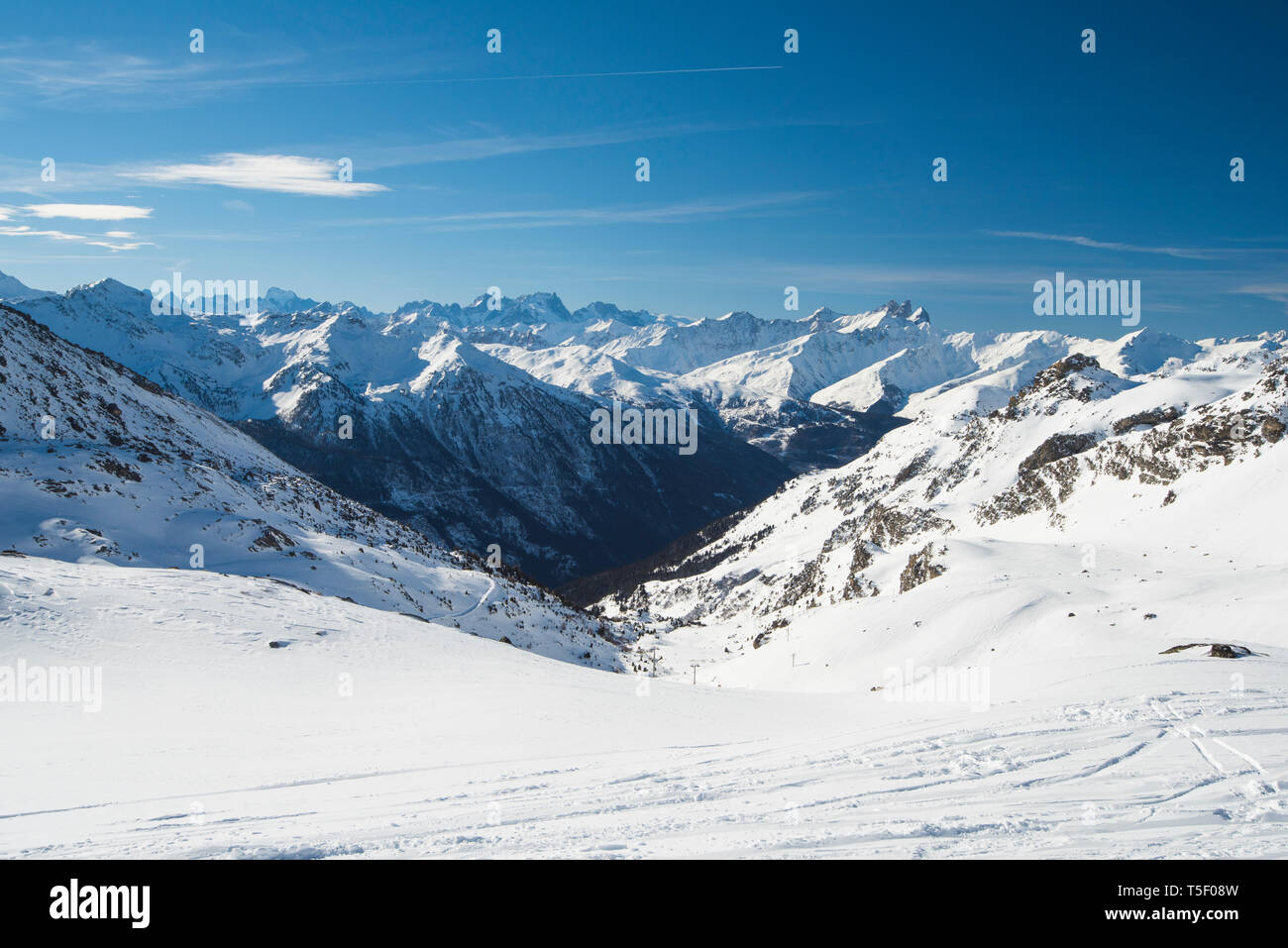 Alpine mountain hi-res stock photography and images - Alamy