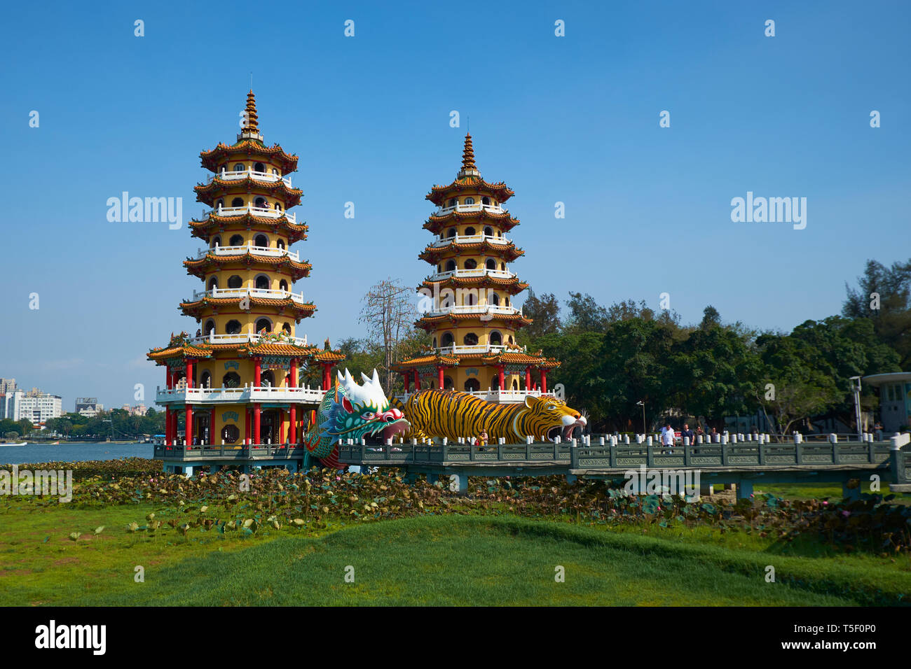 Dragon and Tiger Pavilion on Lotus Lake in Kaohsiung, Taiwan Stock ...