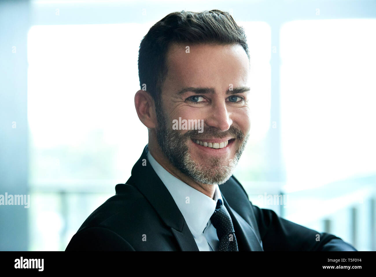 Businessman standing smiling hi-res stock photography and images - Alamy