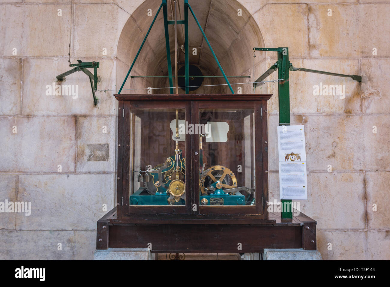 Arco da rua augusta clock hi-res stock photography and images - Alamy