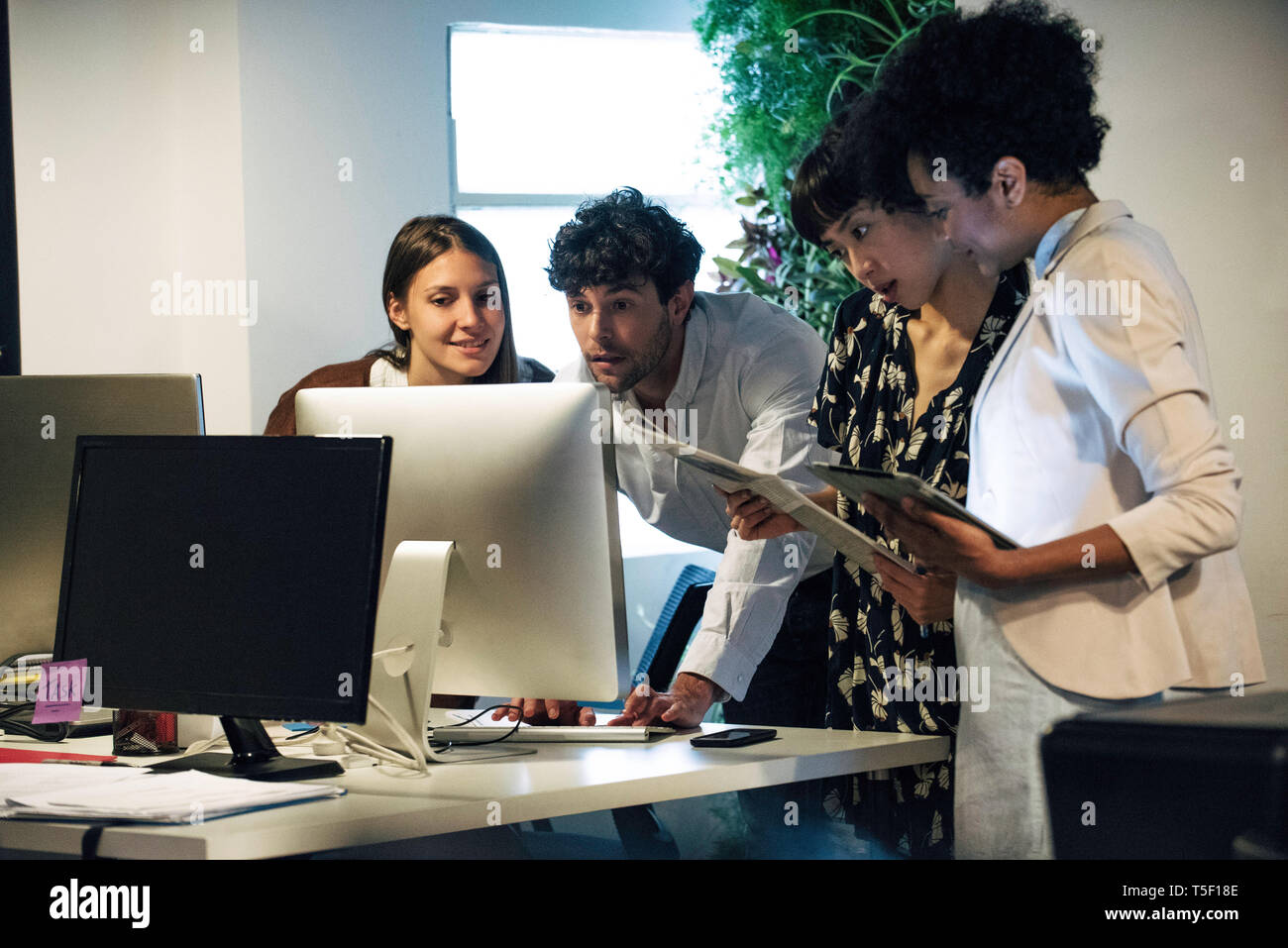 Business people working on computer in office Stock Photo - Alamy