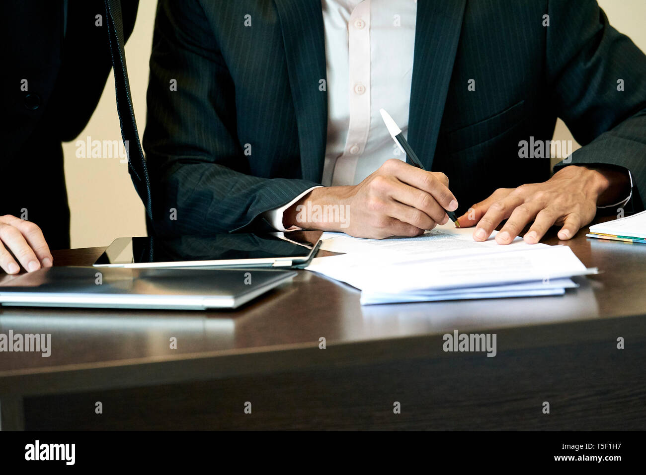 Signing section hi-res stock photography and images - Alamy