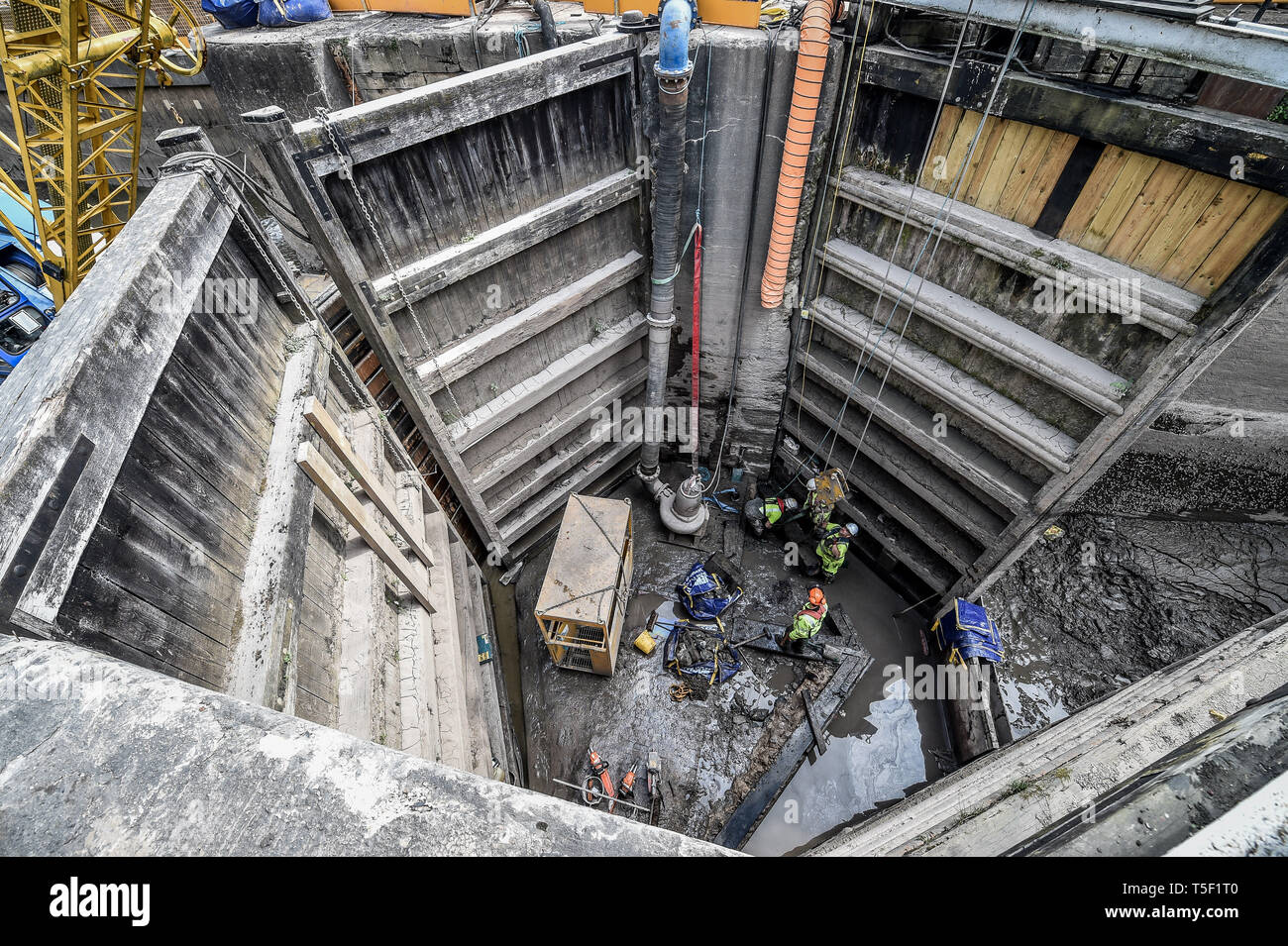 Deep dam hi-res stock photography and images - Alamy