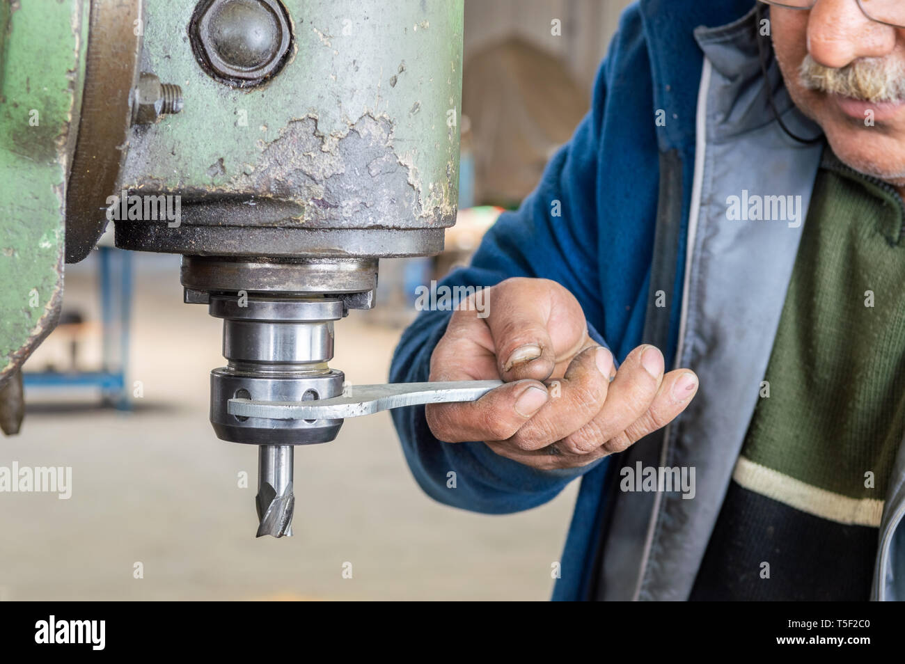 Safety glasses milling machine hi-res stock photography and images - Alamy
